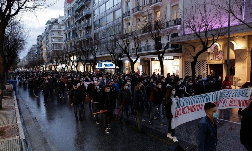 Συλλαλητήριο Συνταξιούχων Εκπαιδευτικών στην Καμάρα: Διαμαρτυρία κατά ...